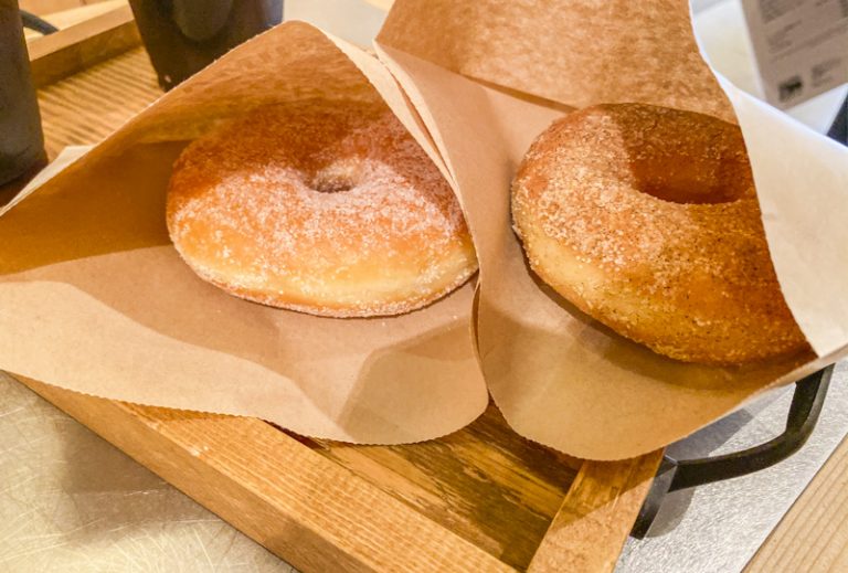 【学芸大学カフェ】北海道産「HIGUMA Doughnuts（ヒグマドーナッツ）」の絶品ホットドッグ