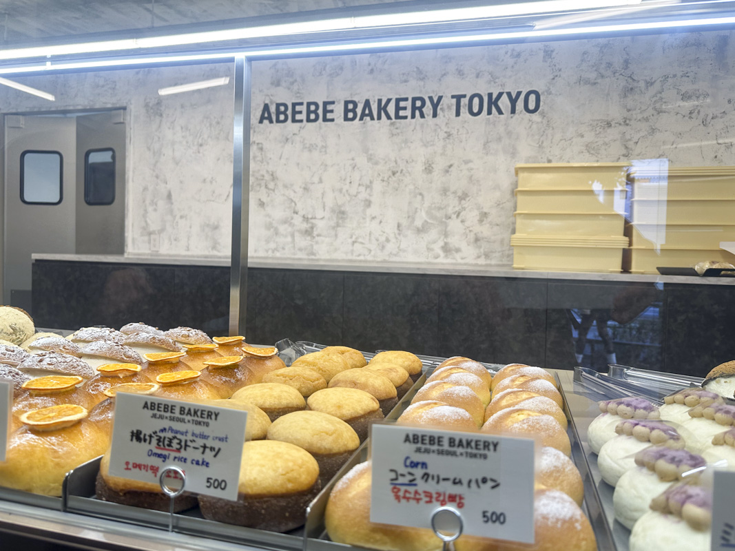 【新宿大久保の韓国ドーナツ】行列のできる『ABEBE BAKERY(アベベベーカリー) JEJU×TOKYO』でクリームドーナツをテイクアウト